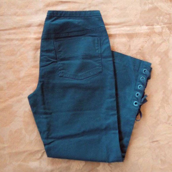 Express | Pants & Jumpsuits | Nwot Black Express Capri Pants With Lace ...